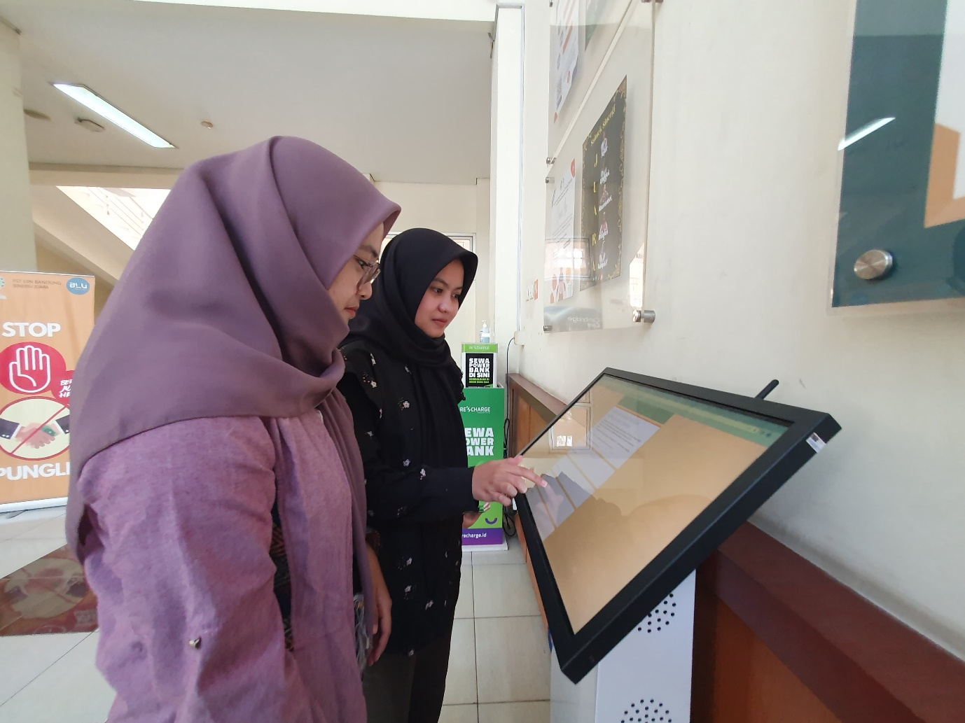 Mahasiswa FST UIN Sunan Gunung Djati Bandung Nikmati Kemudahan Layanan Administrasi dengan ...